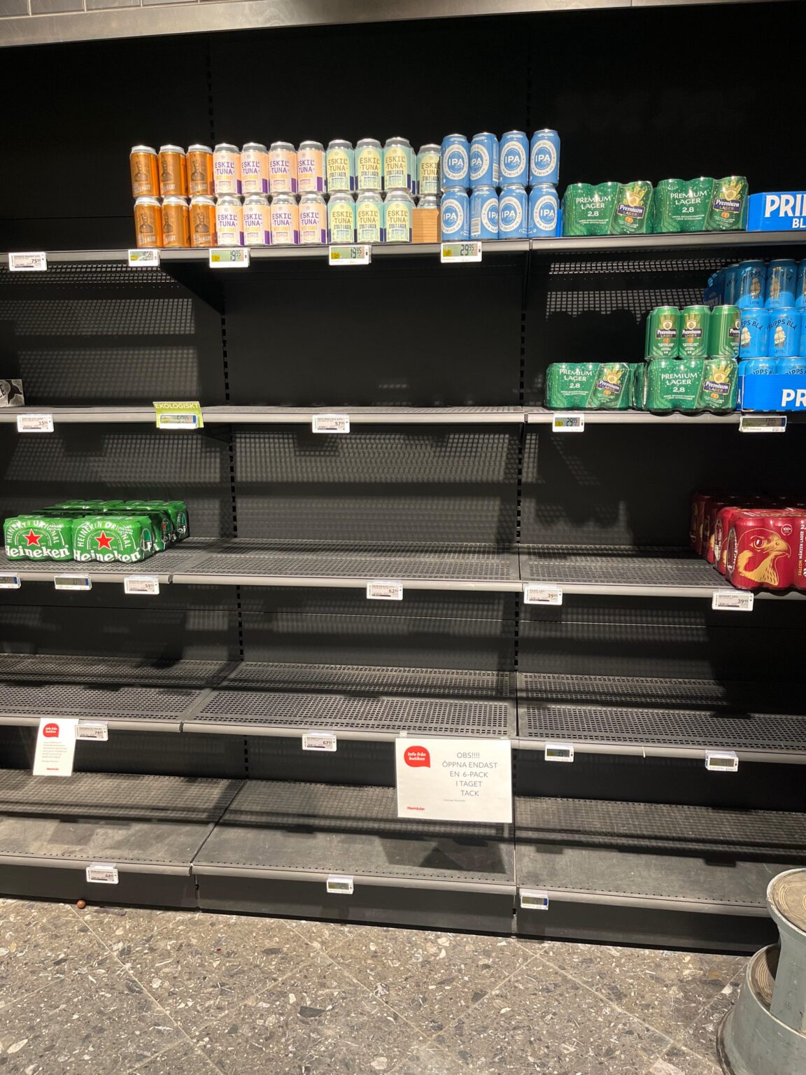 Tomma butikshyllor när Dagabs nya lager rampas upp – Dagens Logistik